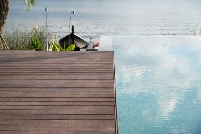 3 motivos para instalar un deck WPC piscina - Lifecycle Uruguay